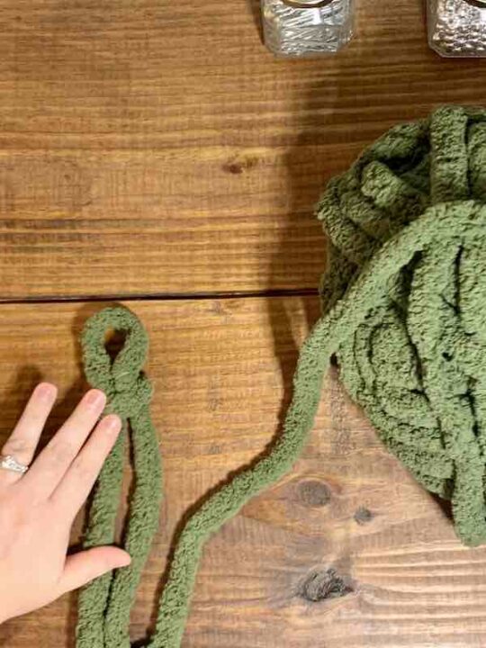 Finger Knitting 101: A Beginner's Guide To Finger Knitting With Chunky ...