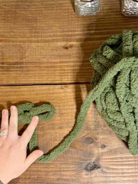 Finger Knitting 101: A Beginner's Guide To Finger Knitting With Chunky ...