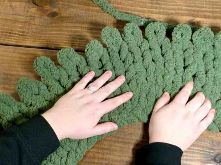 How To Finger Knit a Blanket: DIY Simple Chunky Knit Blanket Project ...
