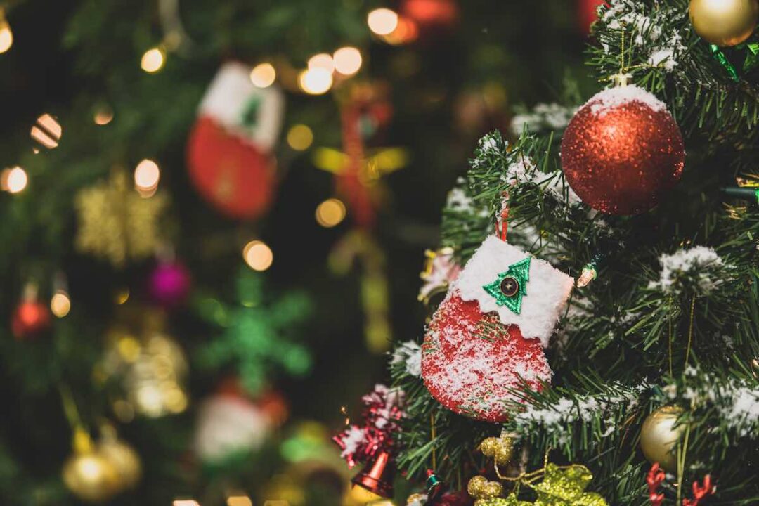 How to Make Fake Snow For Crafts 4 Unique Ways • That Sweet Tea Life